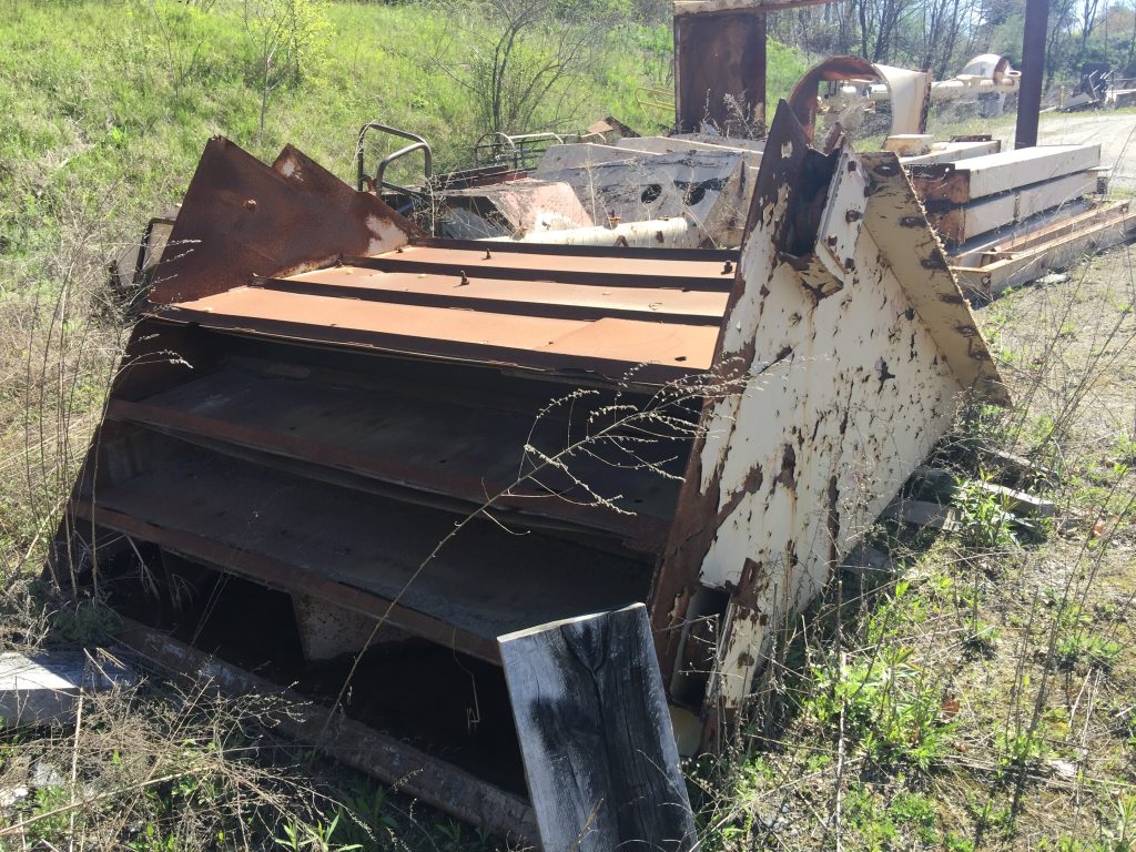 APS #B005 – H&B 6 Ton SM230 Tower/Deister Screen Deck – Asphalt ...