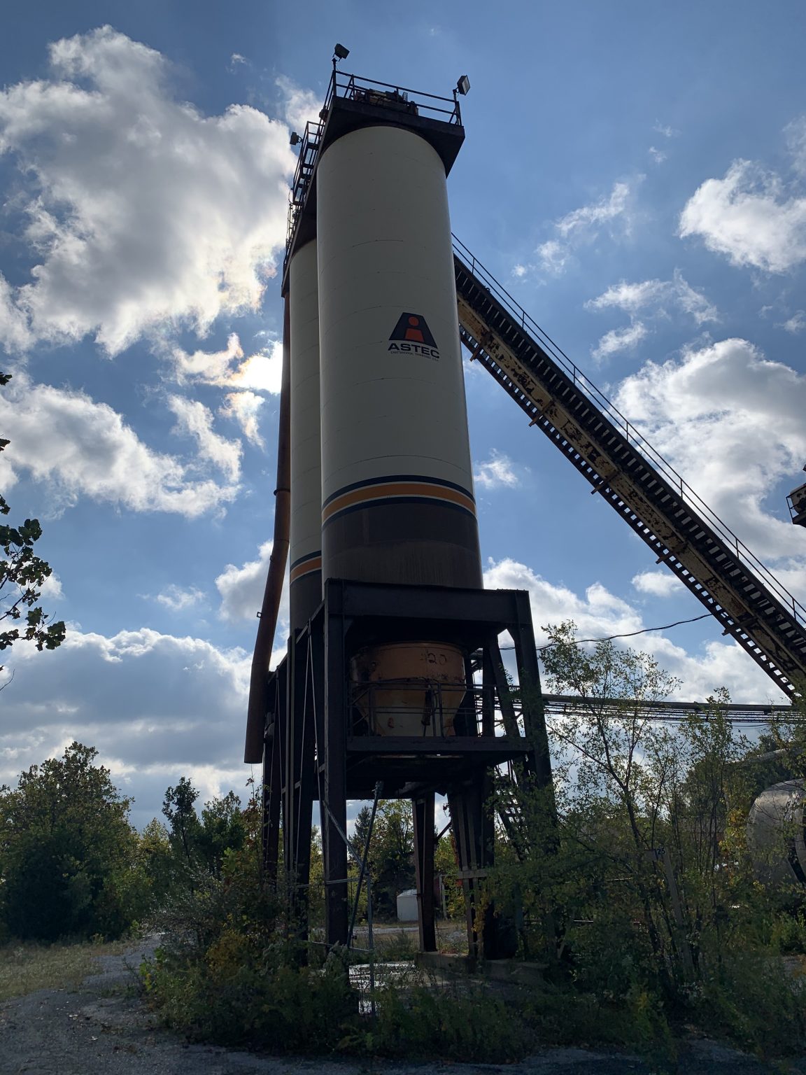 APS #SI009 – (2) Astec 200 Ton Silos with Weigh Batchers, 400 TPH Slat ...