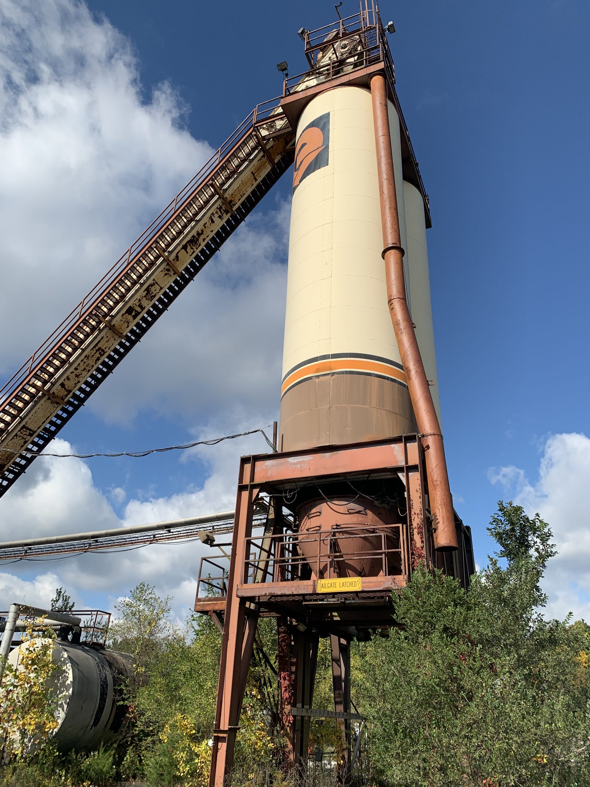 APS #SI009 – (2) Astec 200 Ton Silos with Weigh Batchers, 400 TPH Slat ...