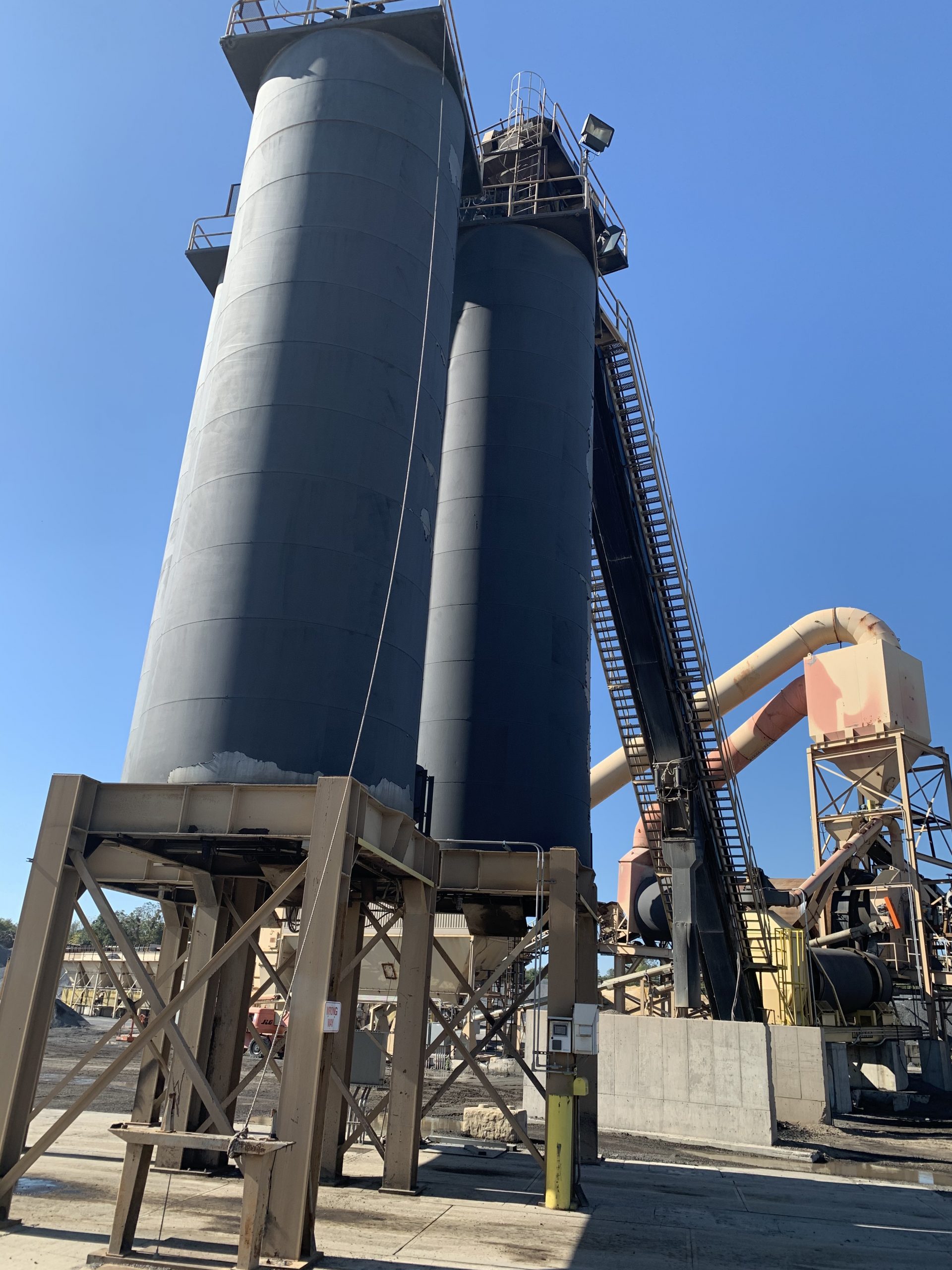 APS #SI008 – 2005 (3) 250 Tons Dillman Silos over (2) Truck Scales with ...